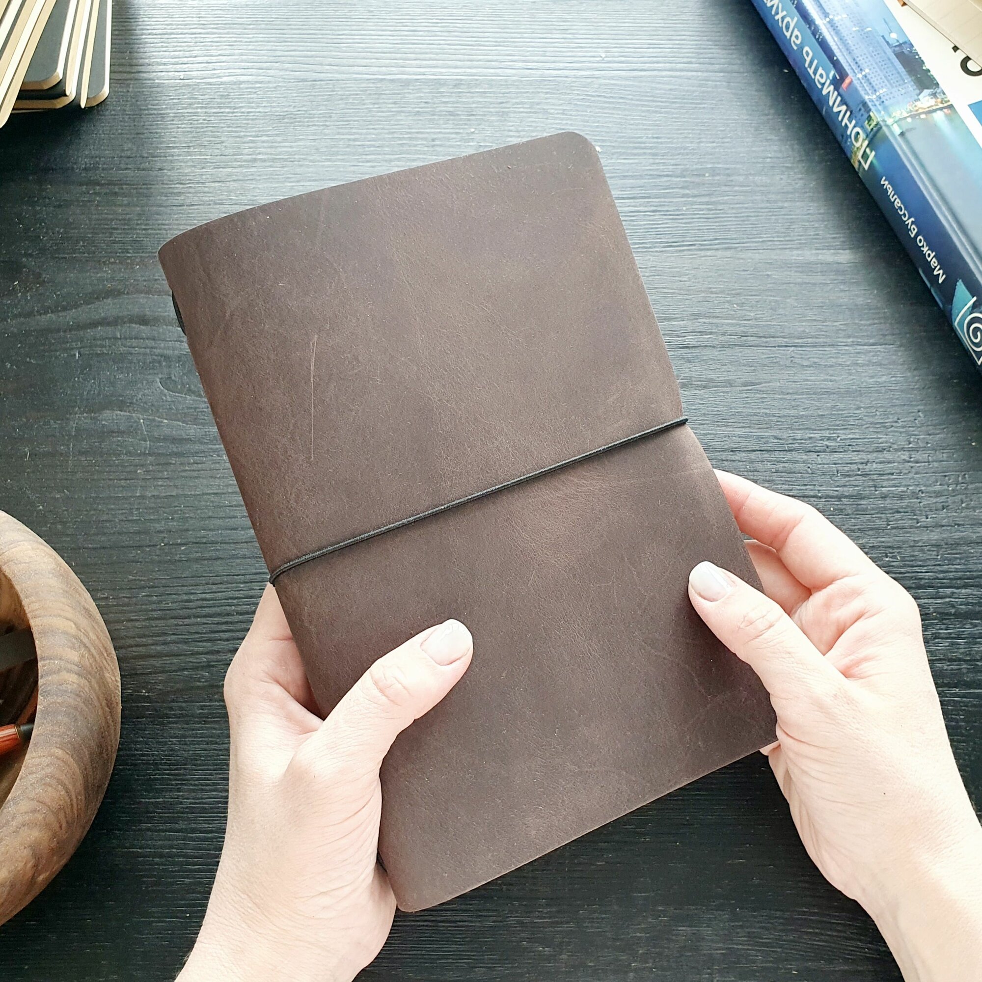 Кожаный блокнот в линейку формата А5 (15х21см) в стиле Мидори (Midori) со сменными тетрадями на резинке, 90 листов