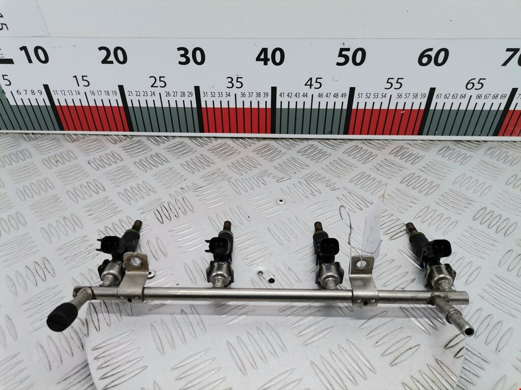 Форсунка бензиновая электрическая Opel Astra J 55562599 арт. 2017156