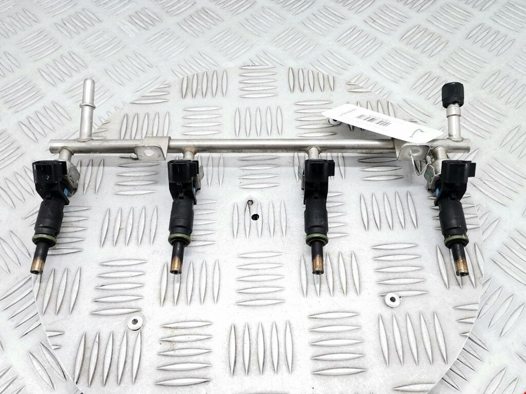 Форсунка бензиновая электрическая Opel Astra J 55562599 арт. 1845054