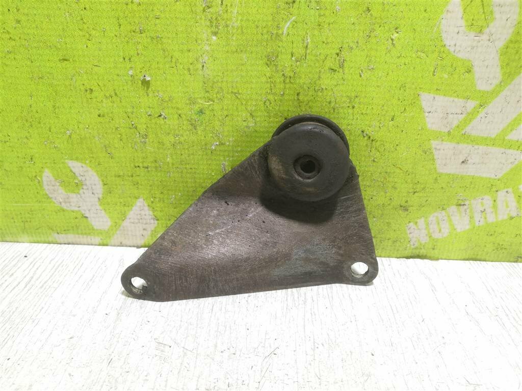 Кронштейн (сопут. товар) Audi 80 90 B3 86-91