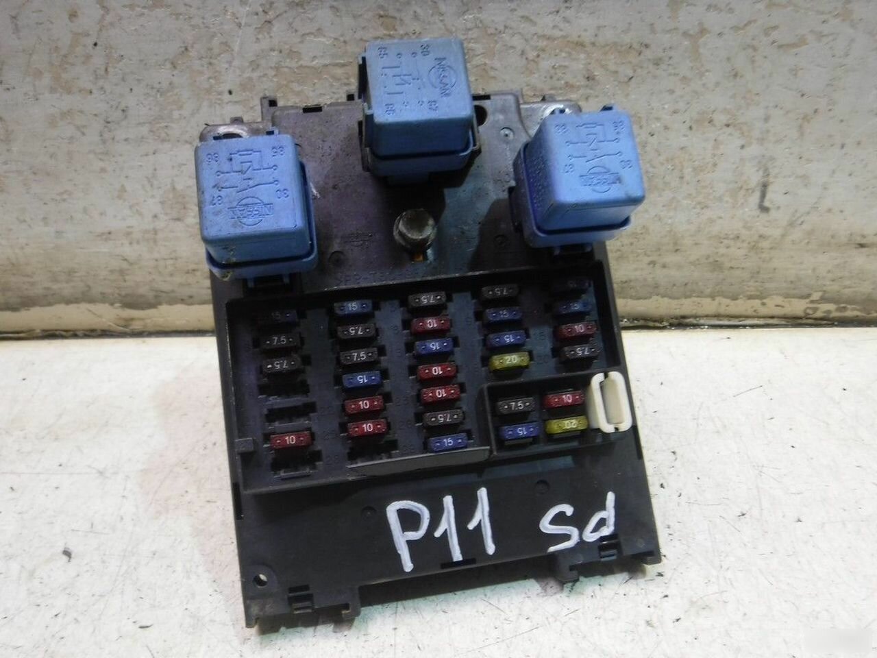 Блок предохранителей Nissan Primera P11 (1995—2000) 243503J300