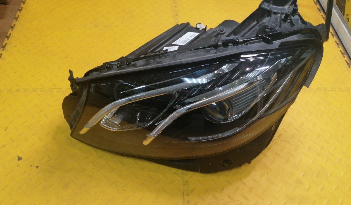 Фара левая W213 E-Klasse Mercedes-Benz A2139067706