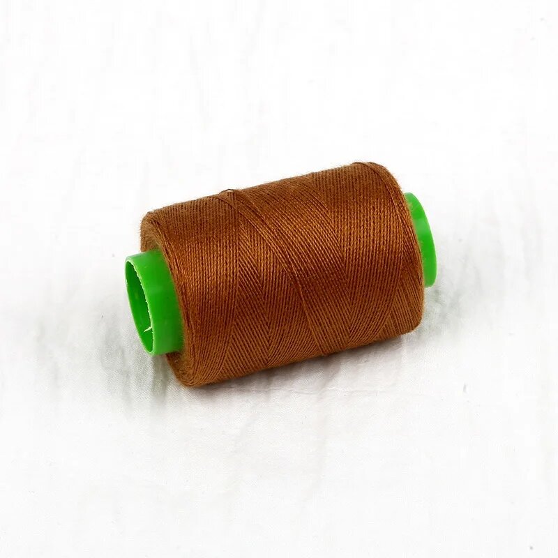 Коричневые швейные нитки Light Brown