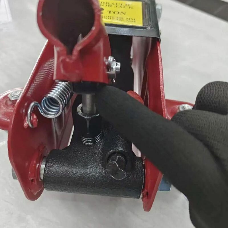 Домкрат автомобильный Винтовой, нагрузка до 2.01 т