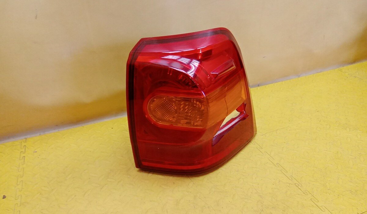 Фонарь задний Land Cruiser (200) Toyota 81551-60A80