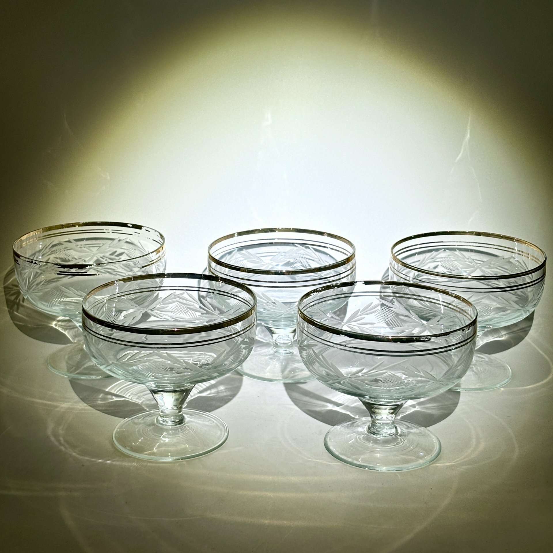 Набор креманок на 5 персон с растительным декором и золочением по борту, стекло