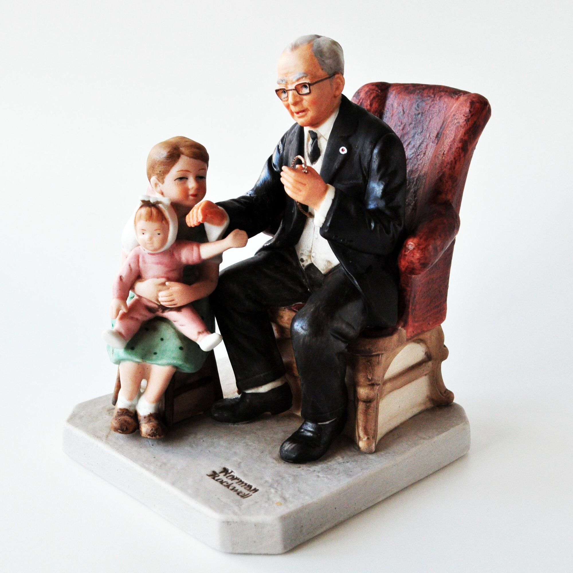 Коллекционная статуэтка "Маленький пациент" из коллекции "Американская семья" от Норман Роквелл. Фарфор, ручная роспись. Norman Rockwell, США-Япония,1981 год.