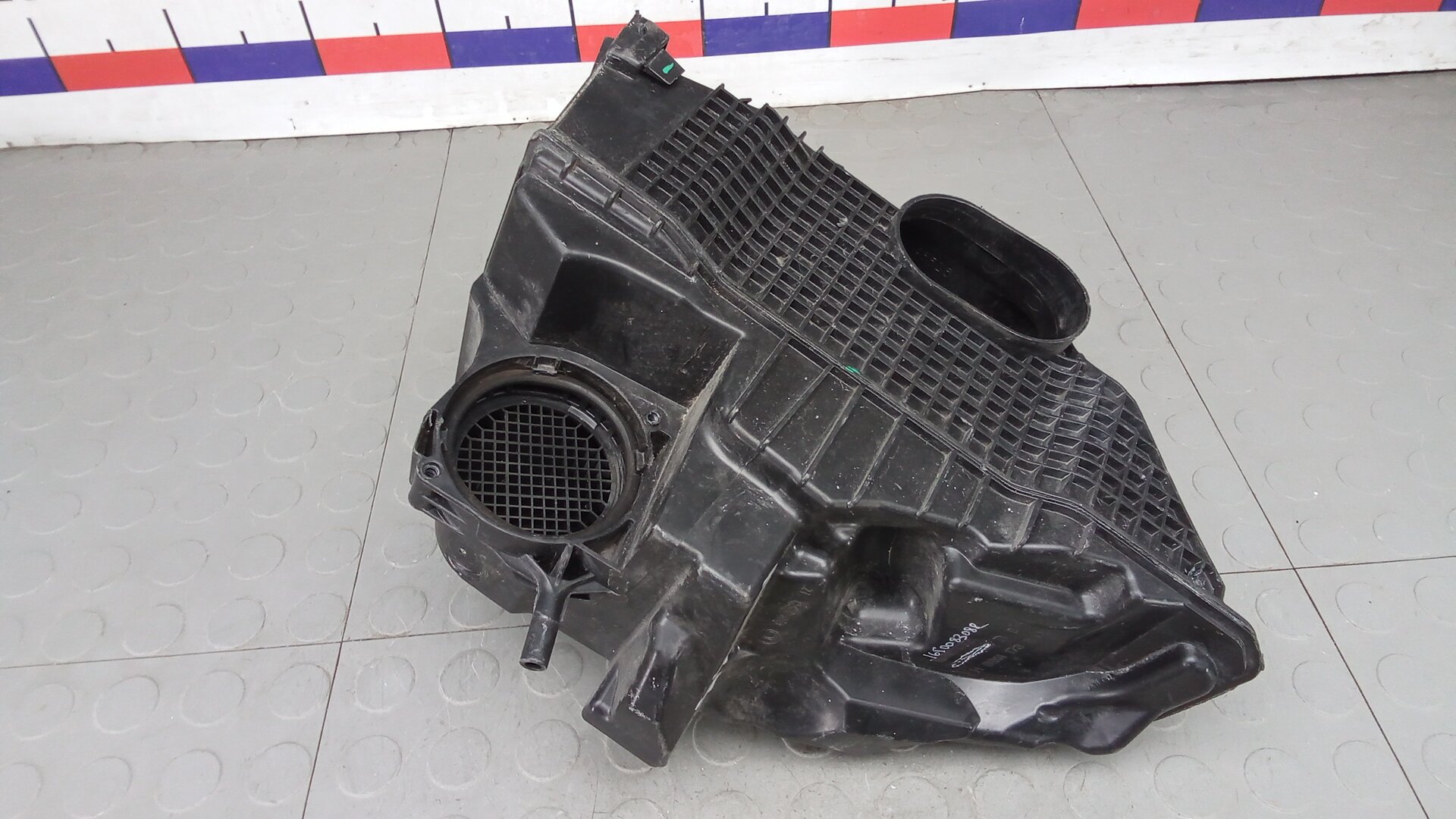 Корпус воздушного фильтра RENAULT DUSTER 1