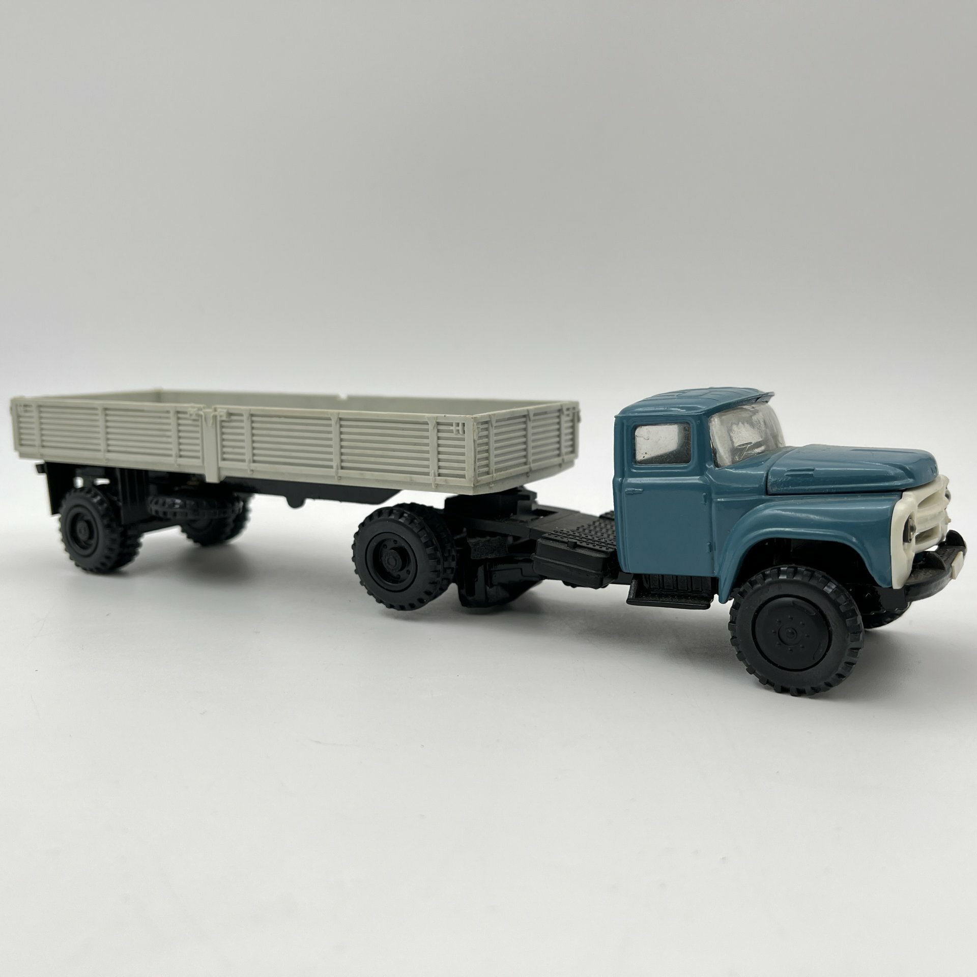 Модель автомобиля "ЗИЛ-130В1", масштаб 1:43, металл, пластик, СССР, 1980-1990 гг.