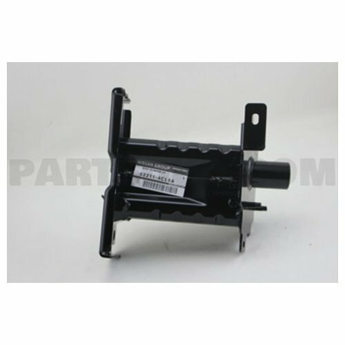Кронштейн бампера Nissan 622114CL0A