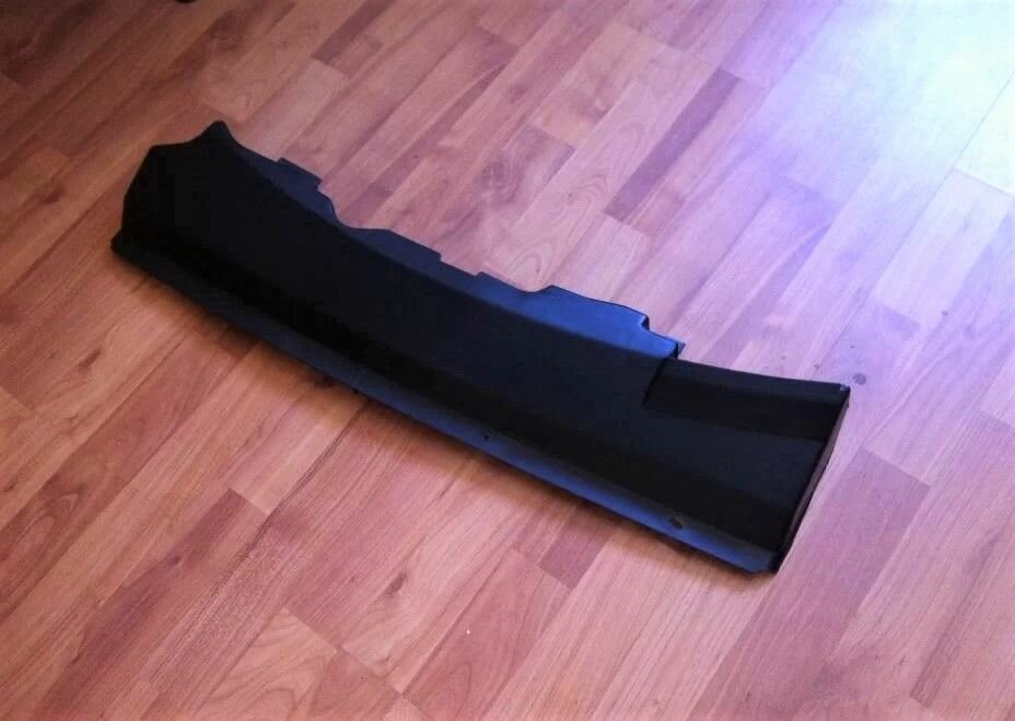 Дефлектор пыльник верхний радиатора на Форд Фокус 2 дорестайлинг (2005-2007 г. в.)