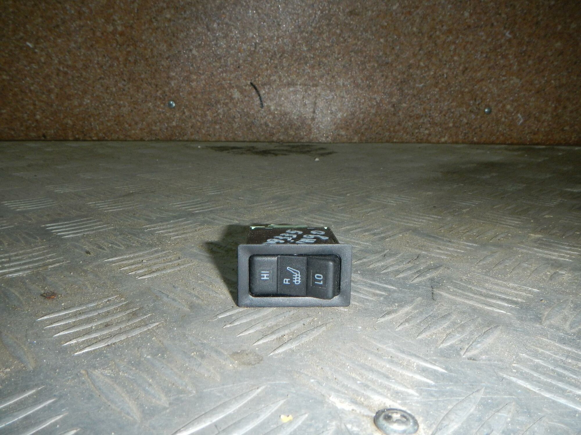 Б/У Кнопка обогрева сидений, Vortex (Вортекс)-TINGO (12-15) Vortex TINGO (12-15) Потертости. 409335 VORTEX арт. T116800990