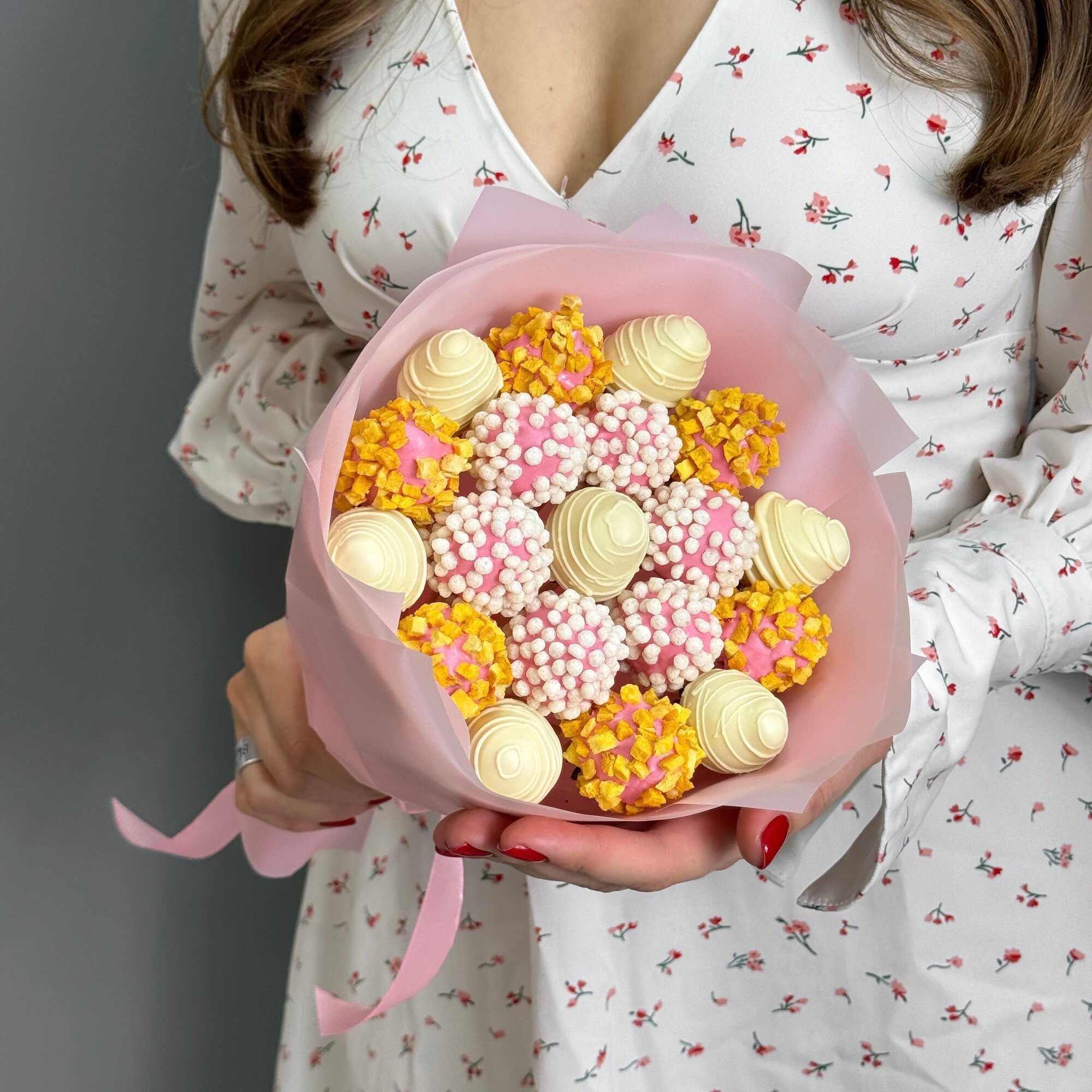 Букет из клубники в шоколаде 19 шт Juicy