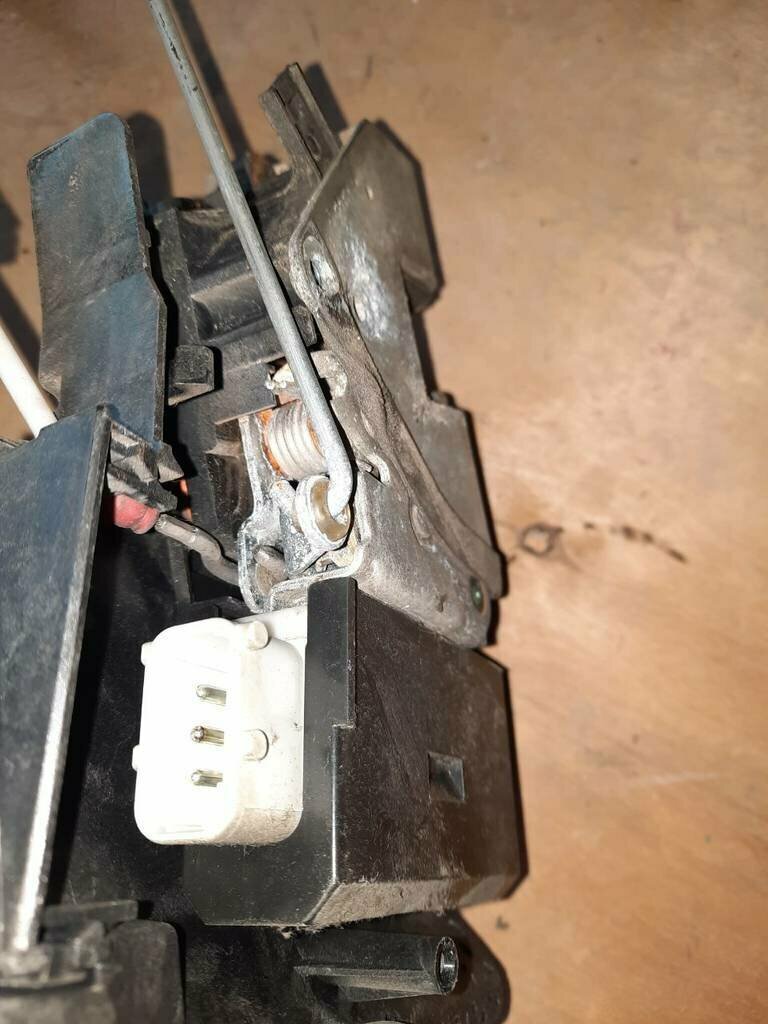 Замок двери передней левой BMW 5 E39 1999 51218235097