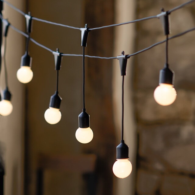 Гирлянда-бахрома из лампочек Party Lights 10 м, 20 ламп, теплые белые LED, черный ПВХ, соединяемая, IP44, Winter Deco, ECO-020-G-T-BWW