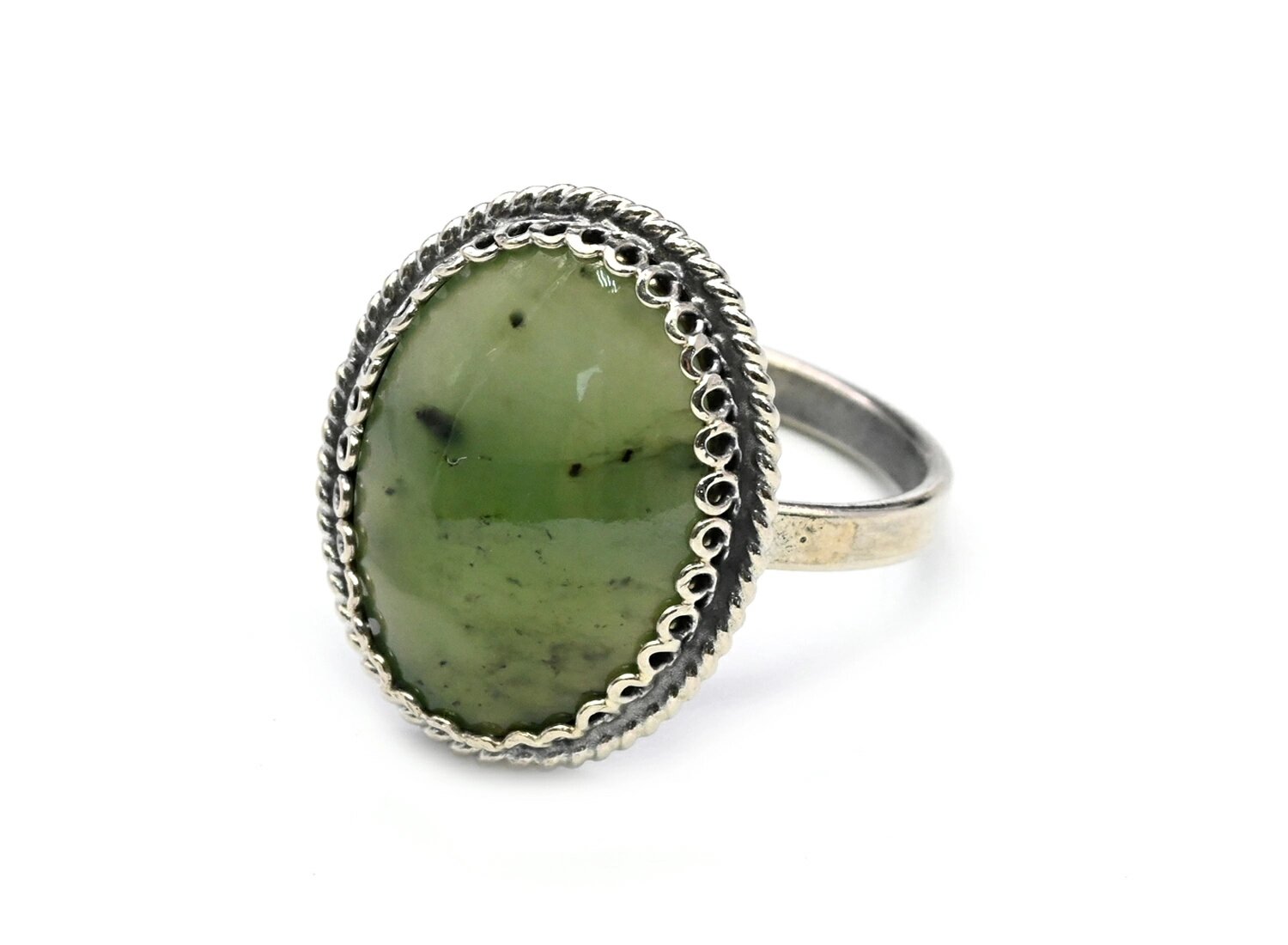 Кольцо, нефрит