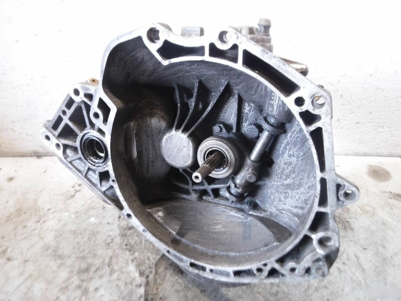 Механическая коробка передач Opel Vectra A F13 90522125