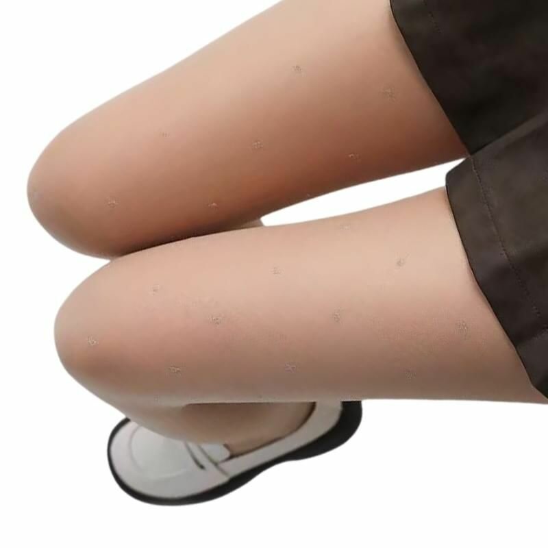 Жаккардовые чулки в горошек черного цвета-тон кожи