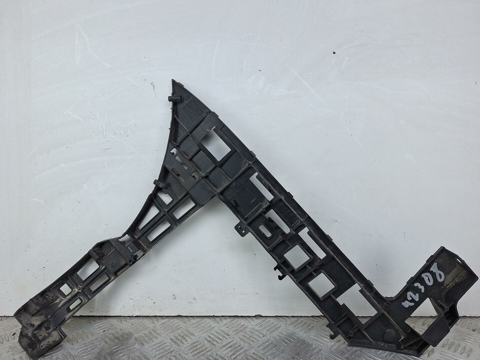 Крепление заднего бампера правое Volkswagen Passat B6 2008 3C9807378