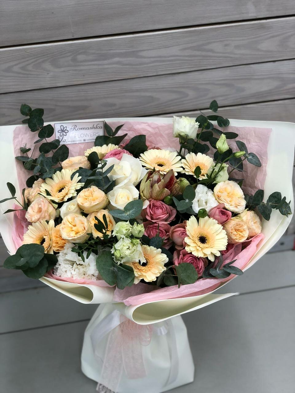 Букет из гербер и пионовидных роз «Нежная роскошь» - S (до 30 см)