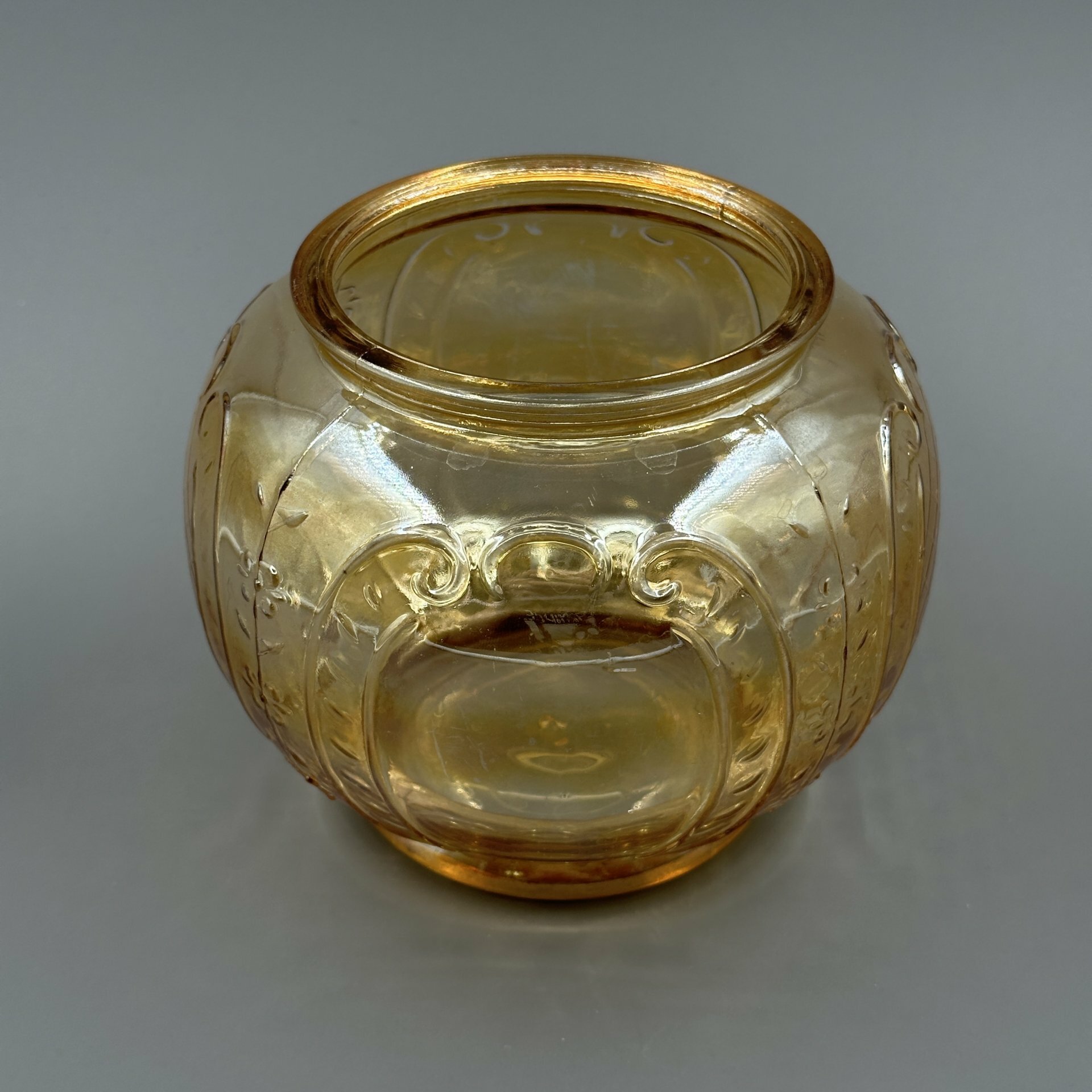 Интерьерная ваза янтарного оттенка, в форме шара, стекло, иризация, Европа