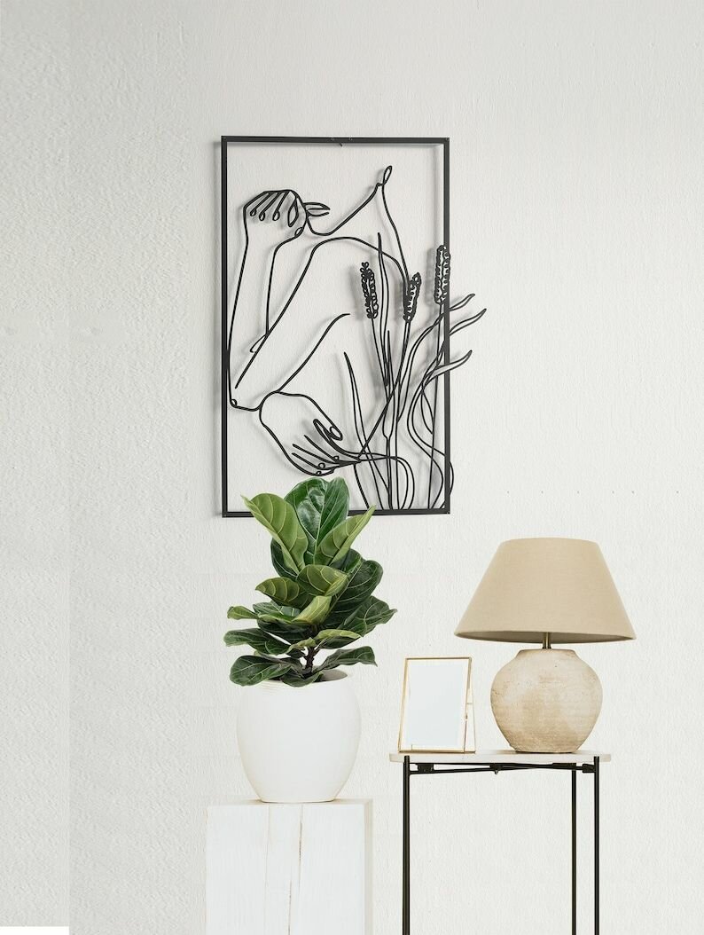 Декоративное панно деревянное, Девушка с лавандой (черный цвет)