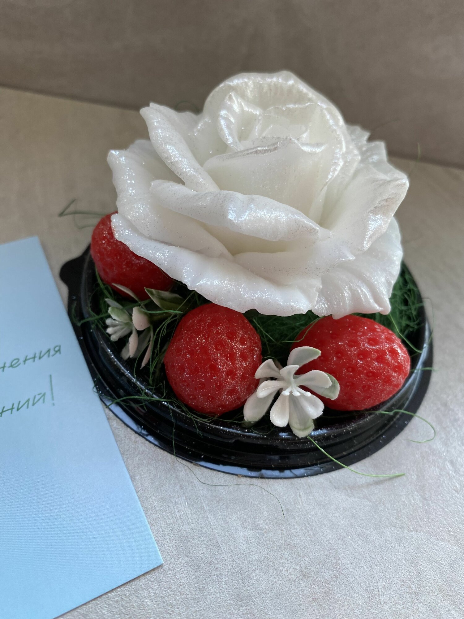 Мыло ручной работы/Роза с клубникой в куполе/мыло в виде розы на подарок