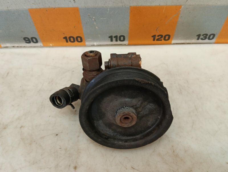 Б/У насос гур, Форд Фокус 1 Насос гидроусилителя Ford Focus 2000 1 338440 FORD арт. YS4Z3A674BERM