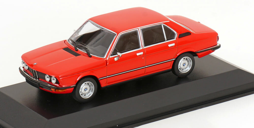 Модель коллекционная MAXICHAMPS Bmw 520 E12 1972 red