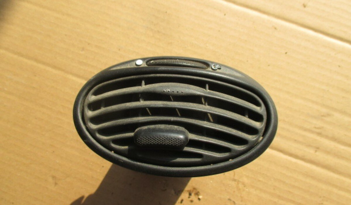 Дефлектор воздушный Focus I Ford 98AB19893BJW