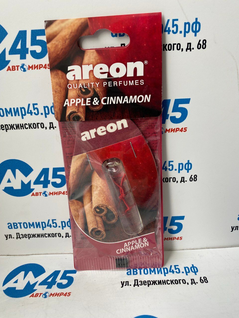 Освежитель на зеркало жидкий "AREON LIQUID" Apple & Cinnamon Яблоко и корица