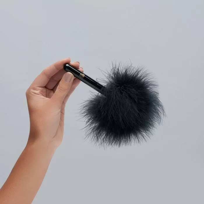 Перьевая кисточка-тиклер для внешних эрогенных зон «YESforLOV»