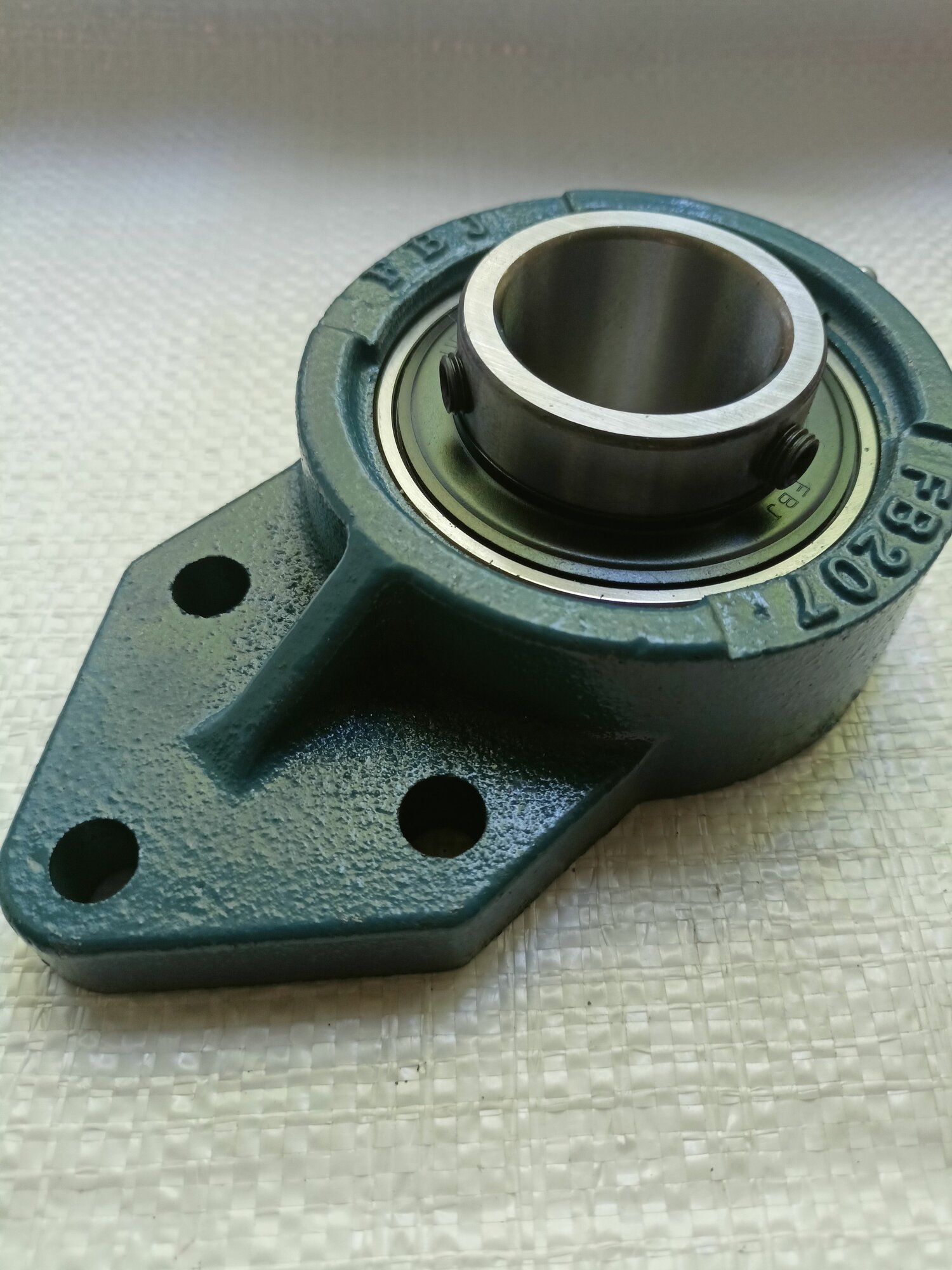 Подшипник UCFB207, диаметр 35мм FBJ