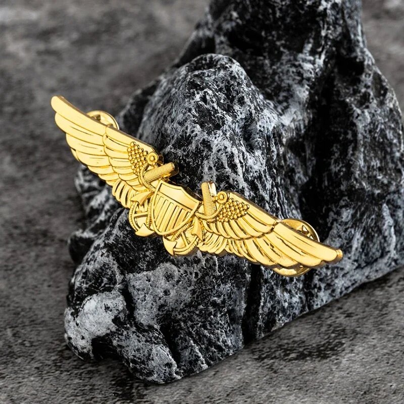 Металлический значок с крыльями армии США