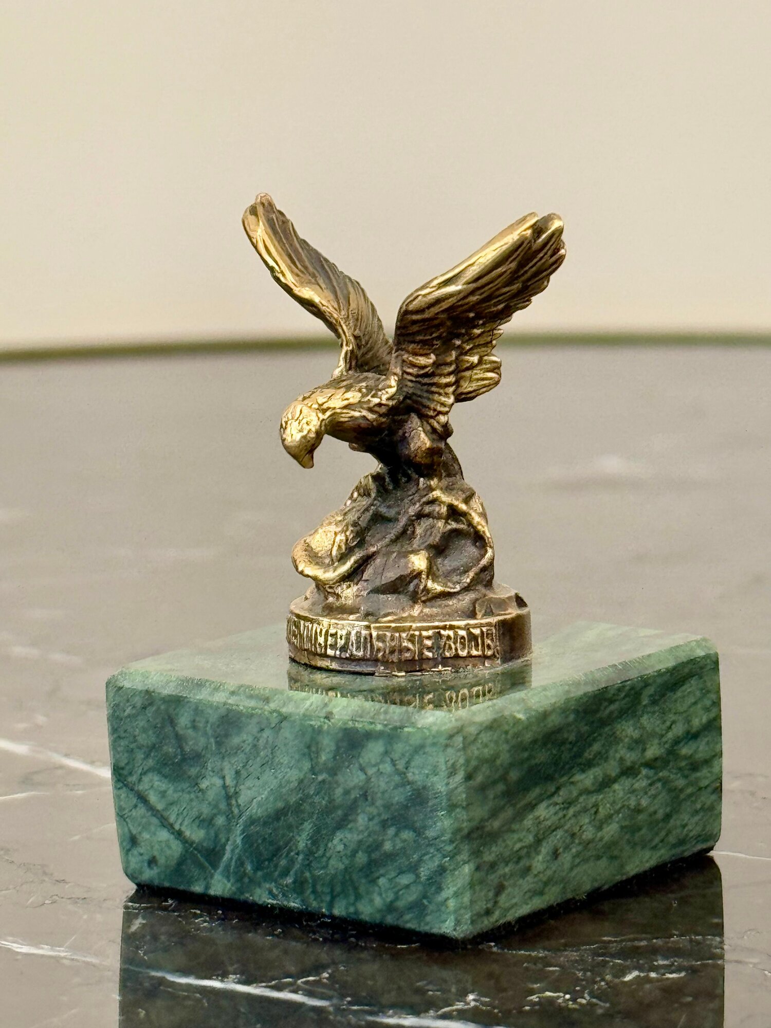 Орел статуэтка для интерьера, маленькая, фигурка для декора, сувенир подарочный, бронзовое литье