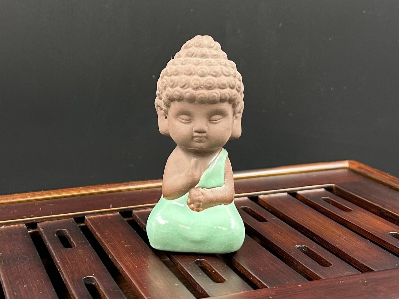 Чайная фигурка «Маленький Будда» - маленький хранитель спокойствия для вашего чайного уголка. 8,5*3,5 см,