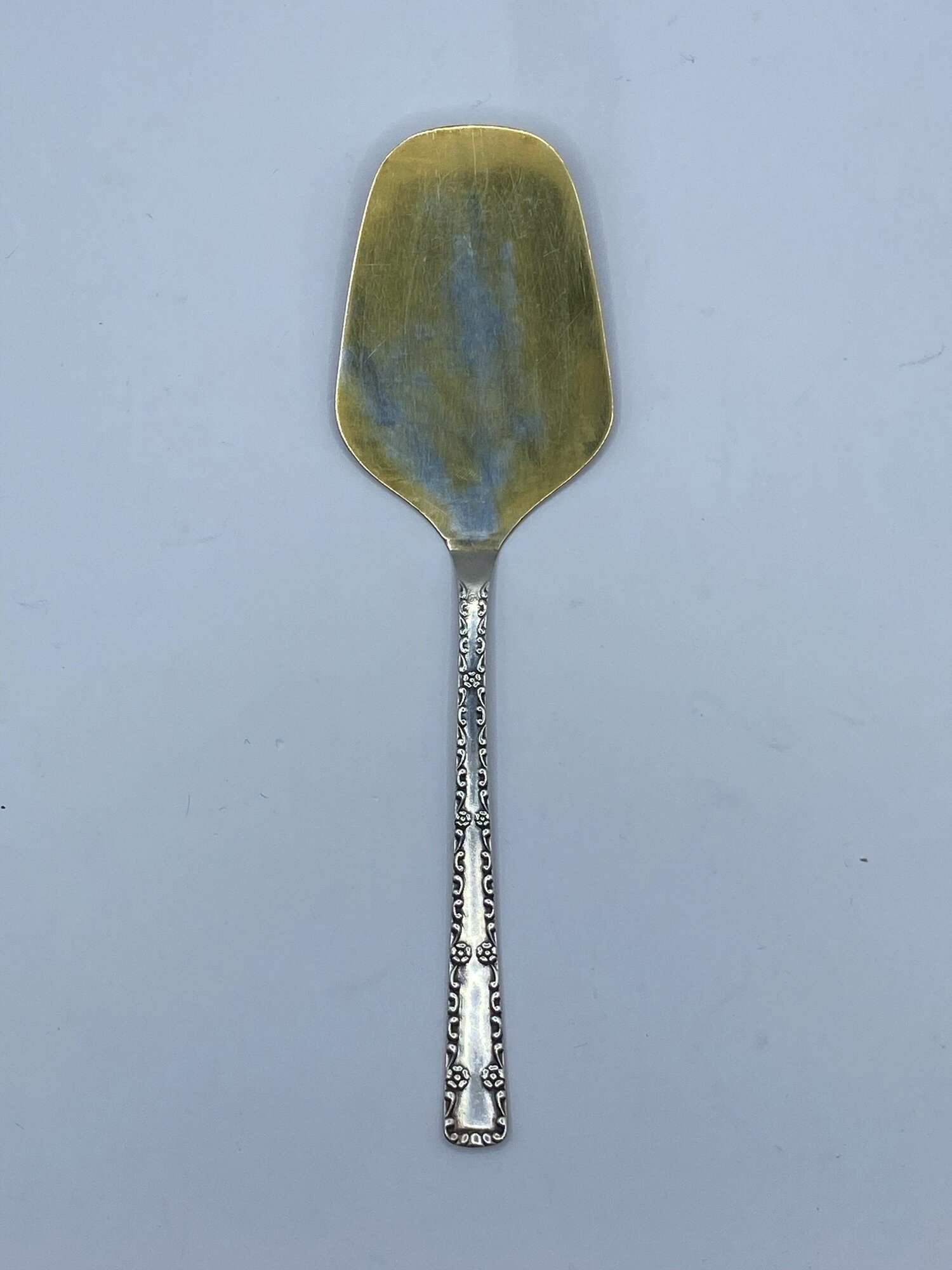 Лопатка для торта "Ромашки" Мельхиор с посеребрением, позолотой! Длина 17 см. СССР! Состояние! Таллиннский завод!