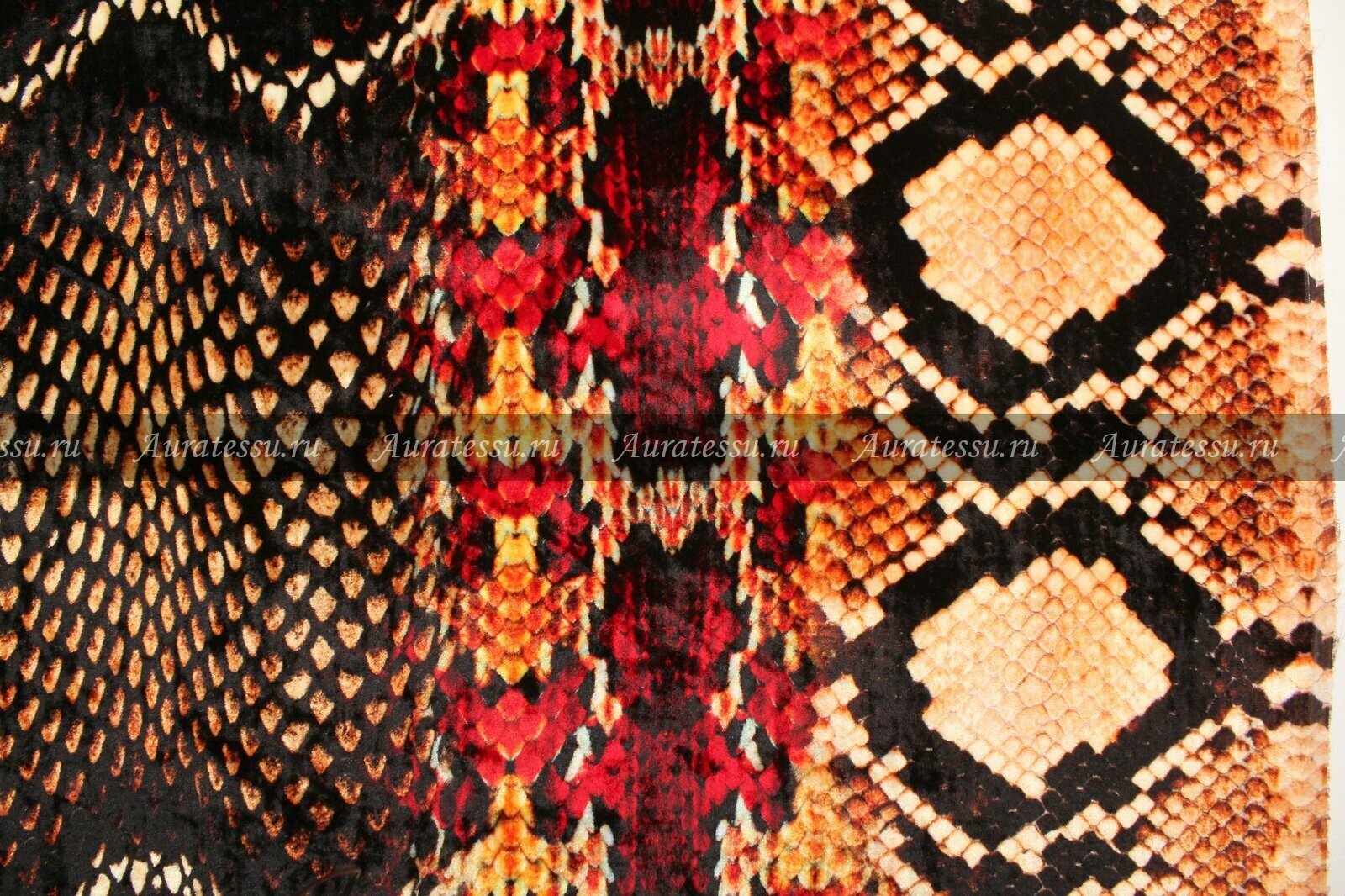 Ткань Панбархат Ferragamo красно-чёрно-оранжевая змея, ш136см, 0,5 м