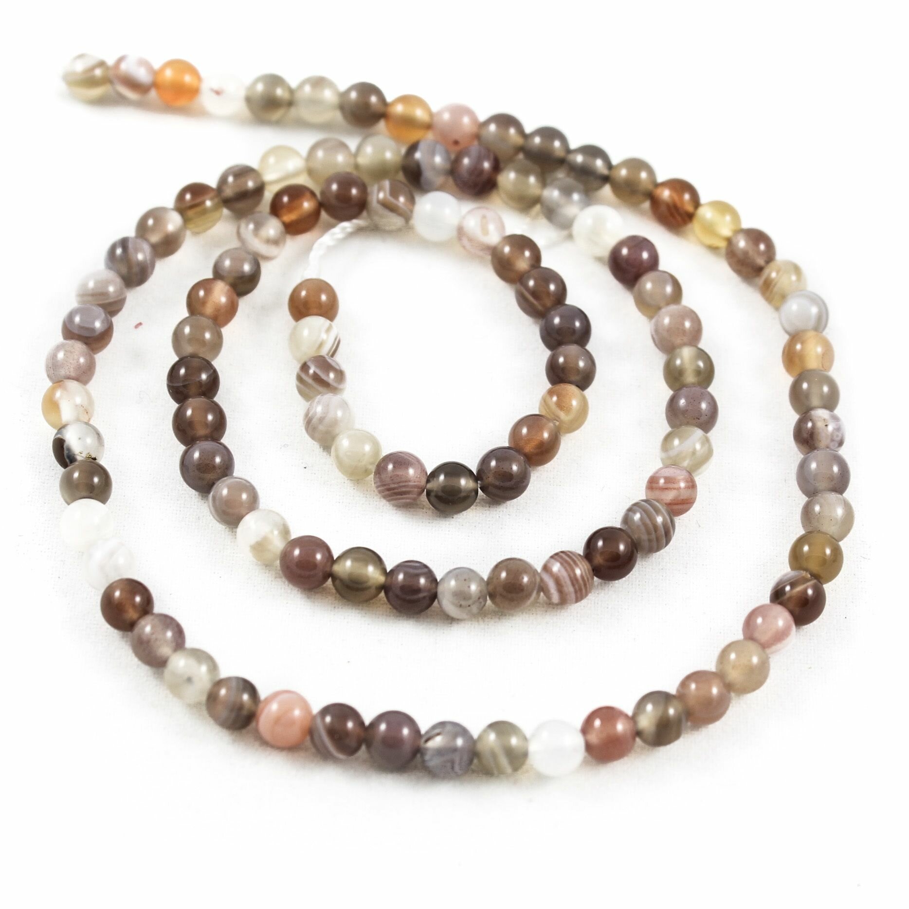 Бусины из натурального камня Агат Ботсвана шар гладкий 4,4 мм (нить 39 см), Suntrim