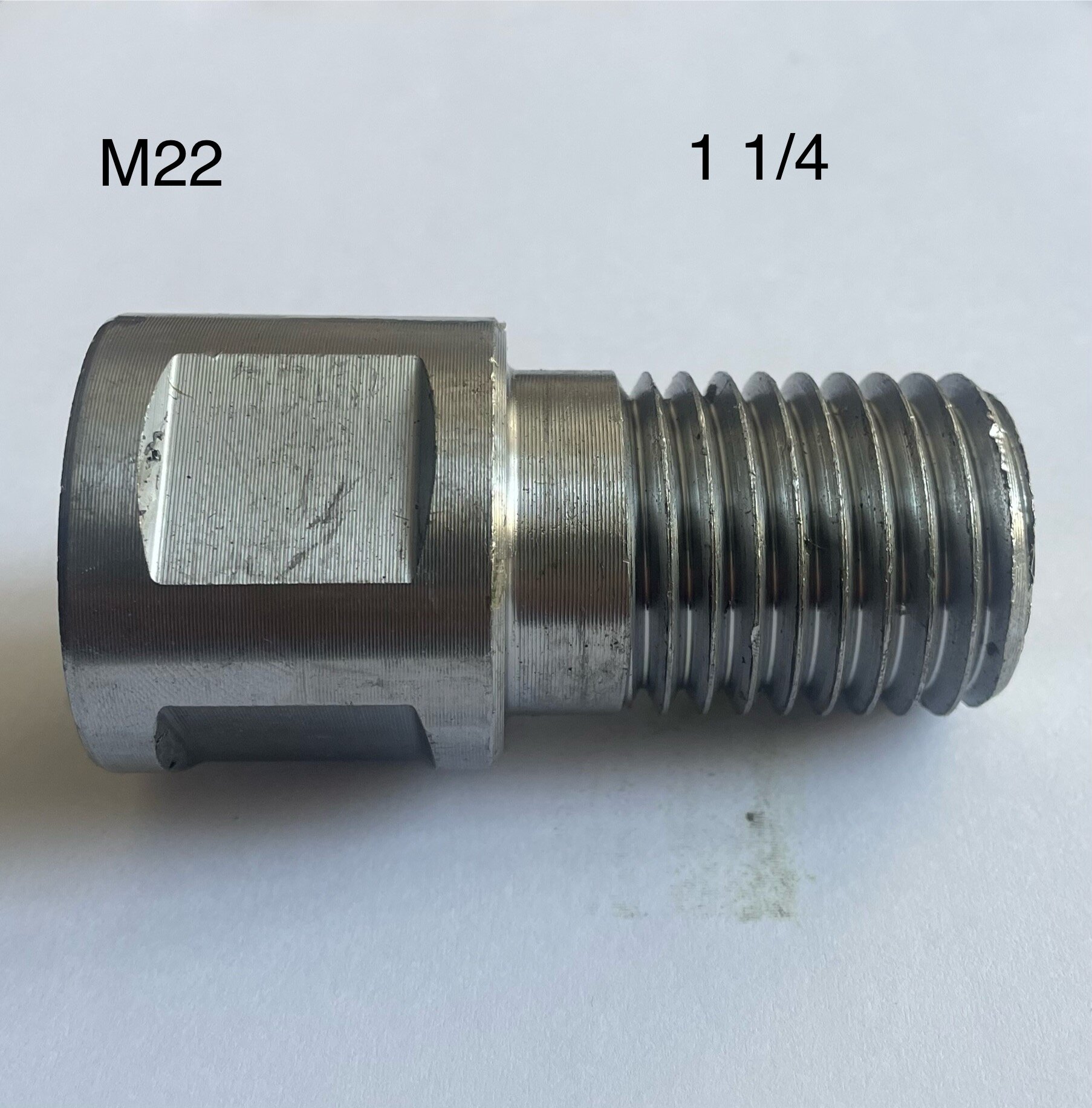 Переходник, адаптер для алмазных коронок с М22 на 1 1/4 Адаптер выполнен из легированной стали