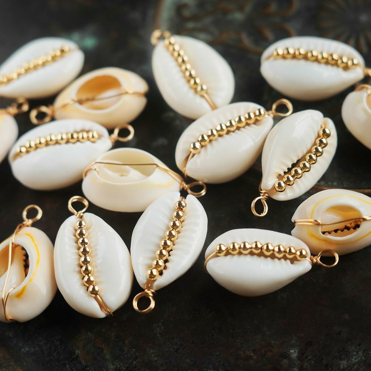 Кулон Подвеска из ракушки 6 шт. для рукоделия / декора / бижутерии, цвет белый/золото, 25.5x13.5x8 мм