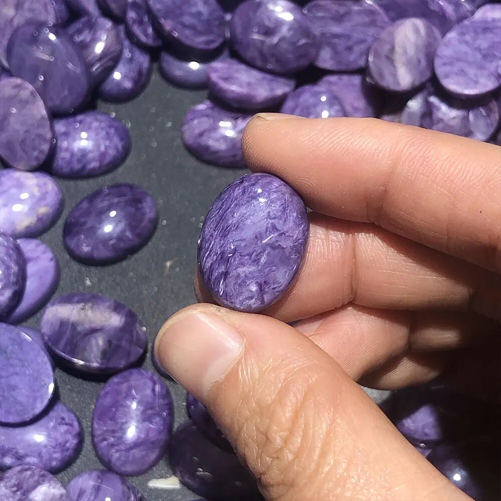 Натуральный чароит фиолетовый кристалл