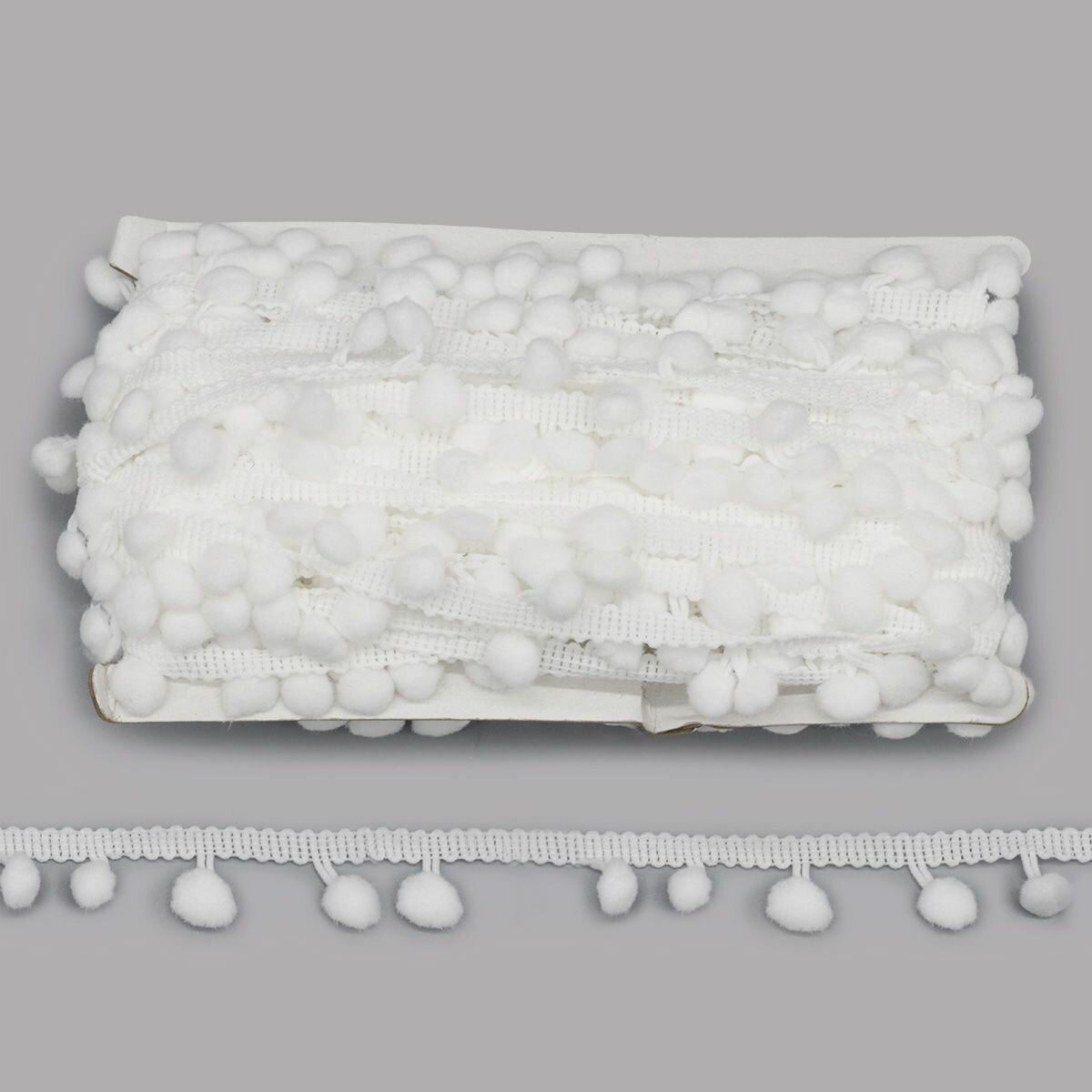 Бахрома с помпонами 20мм*17м (01 белый)