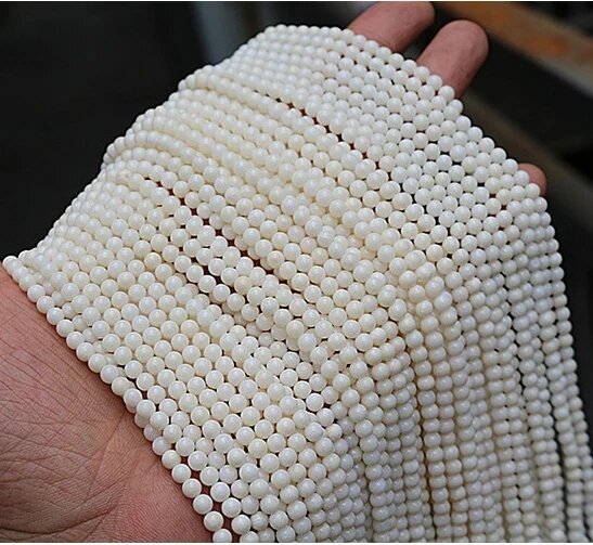 Белые бусины Howlite 4 мм, 90 шт. — фото 1