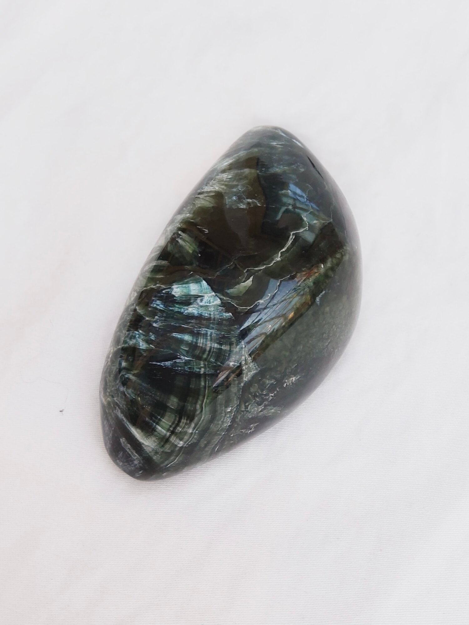 Клинохлор натуральный камень талисман 103 гр