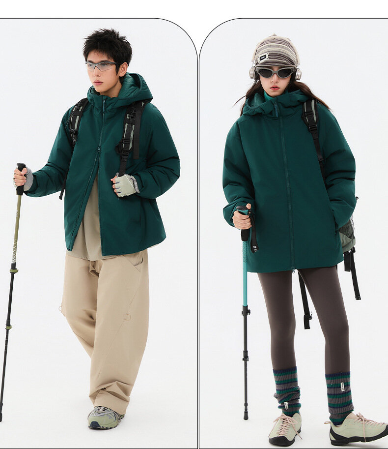 Легкая пуховая куртка на открытом воздухе