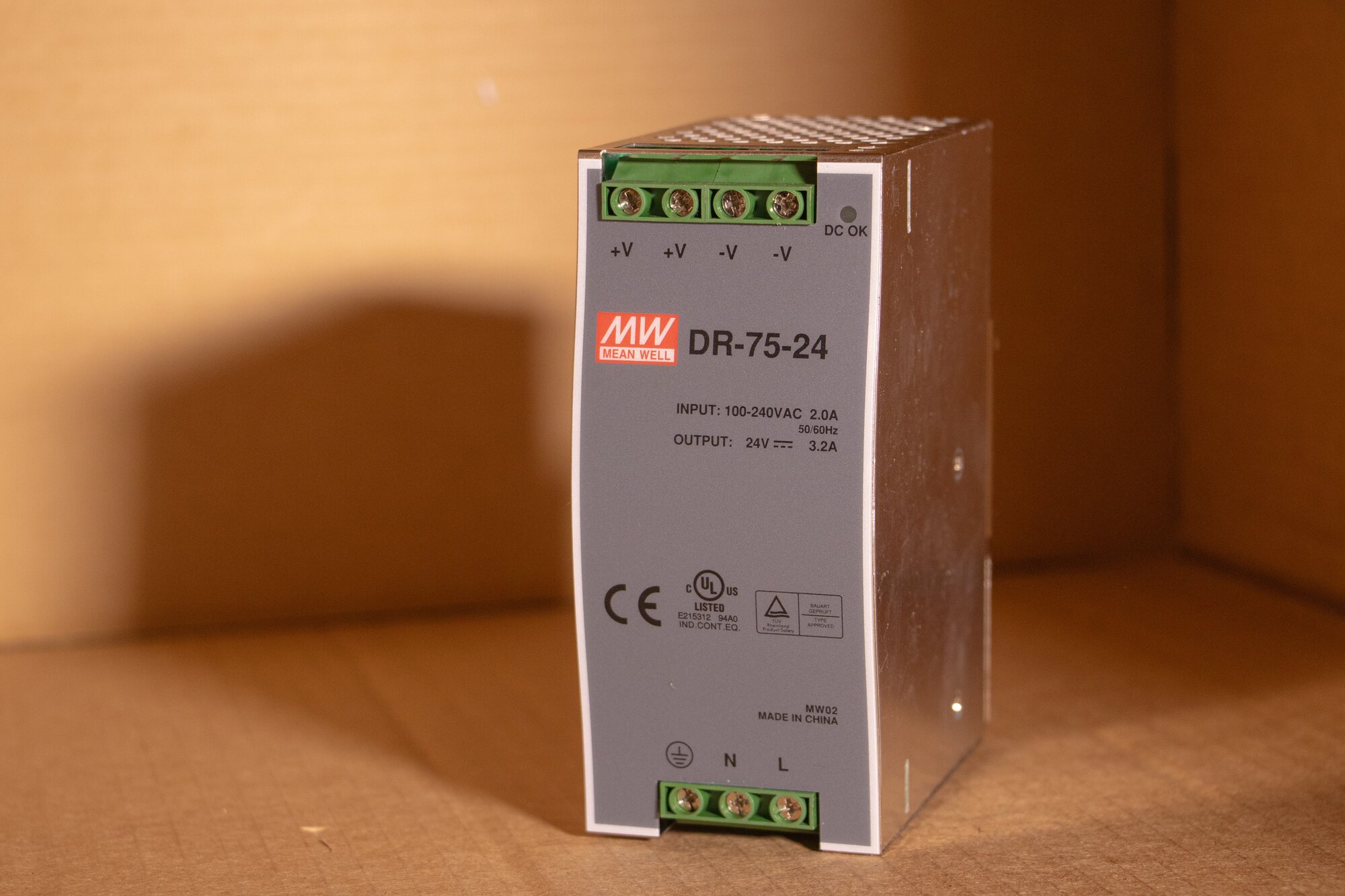 Блок питания Mean Well DR-75-24. Блок питания импульсный: 75W (3.2A), Uвых. 24V DC.