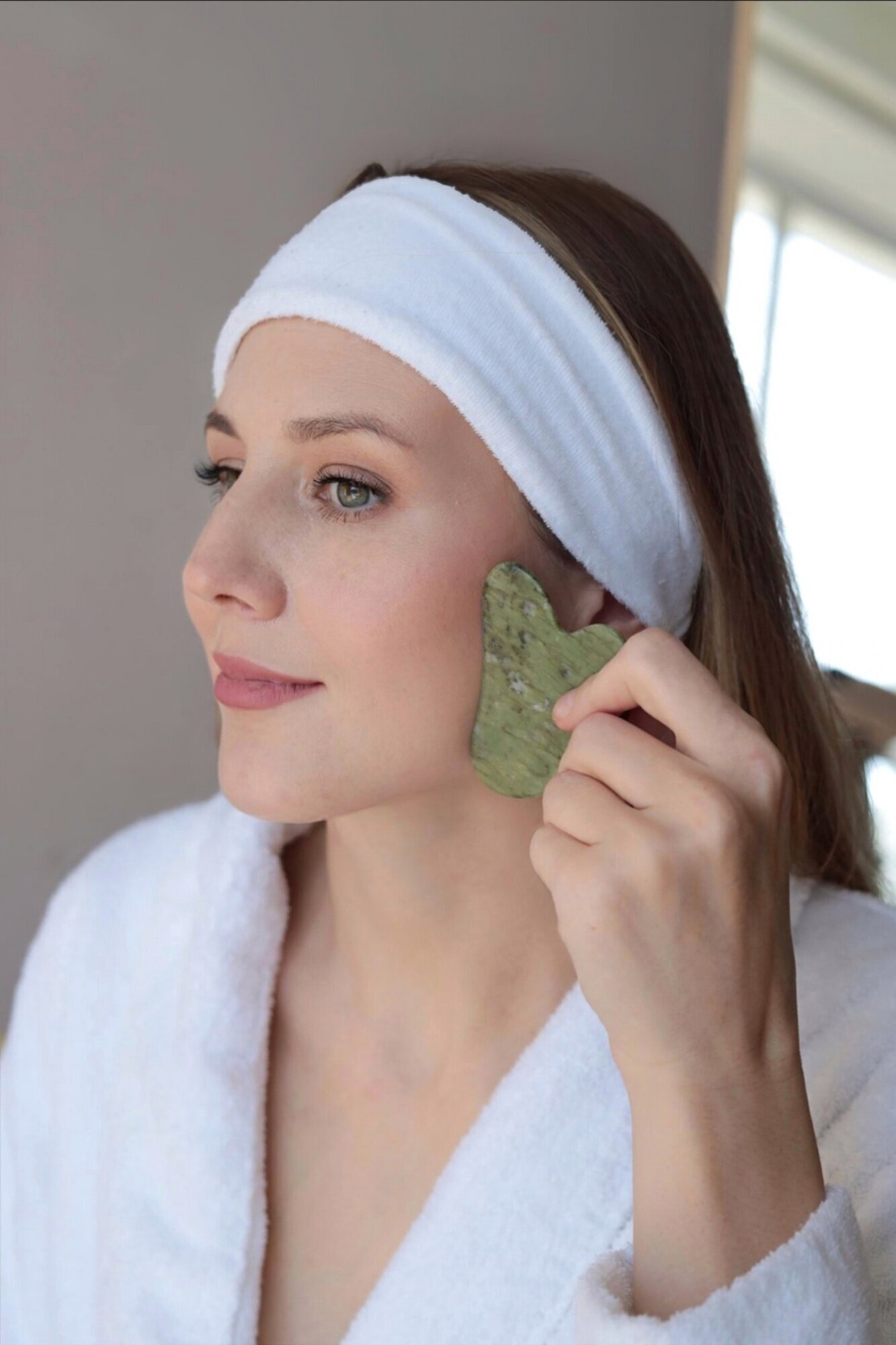 Массажер для лица и скребок Гуаша из нефрита подарочный набор