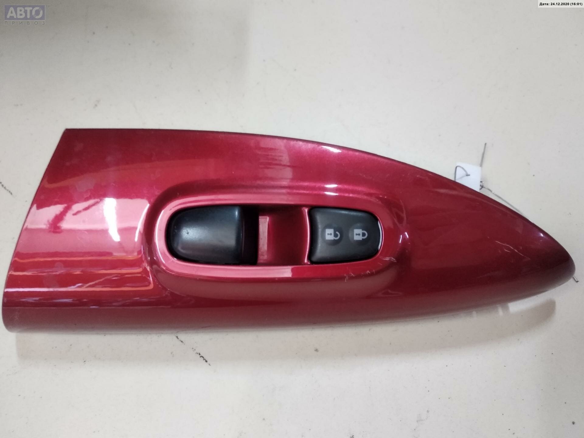 Кнопка стеклоподъемника переднего левого Nissan Juke