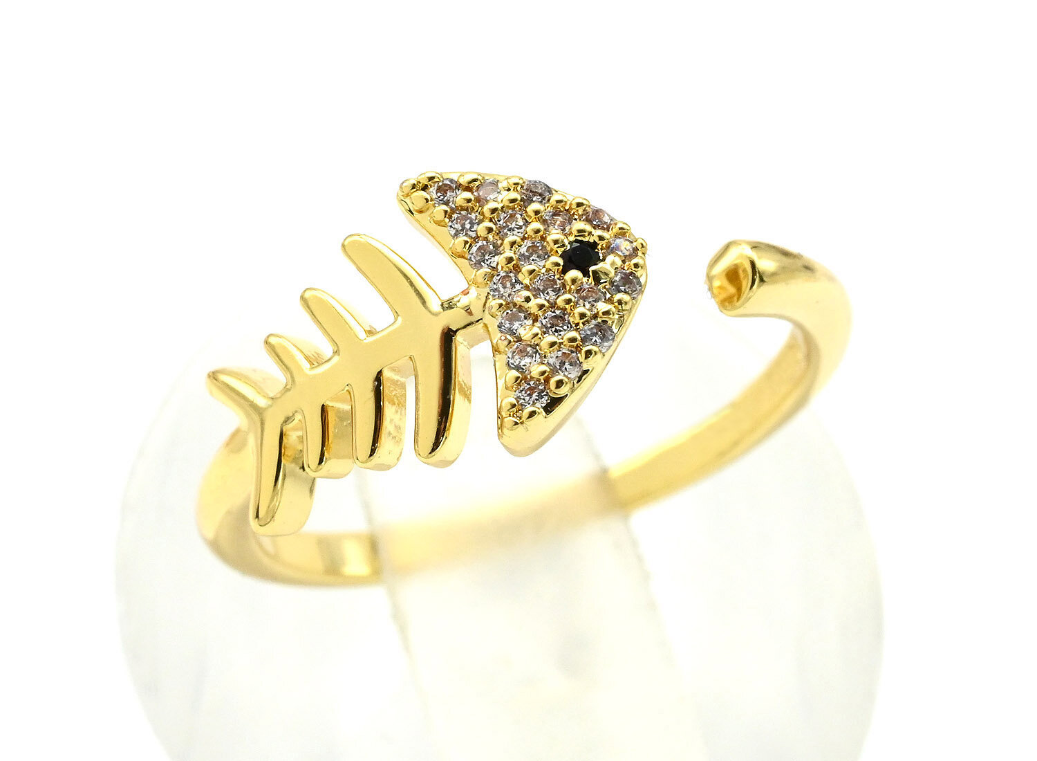 Кольцо, фианит